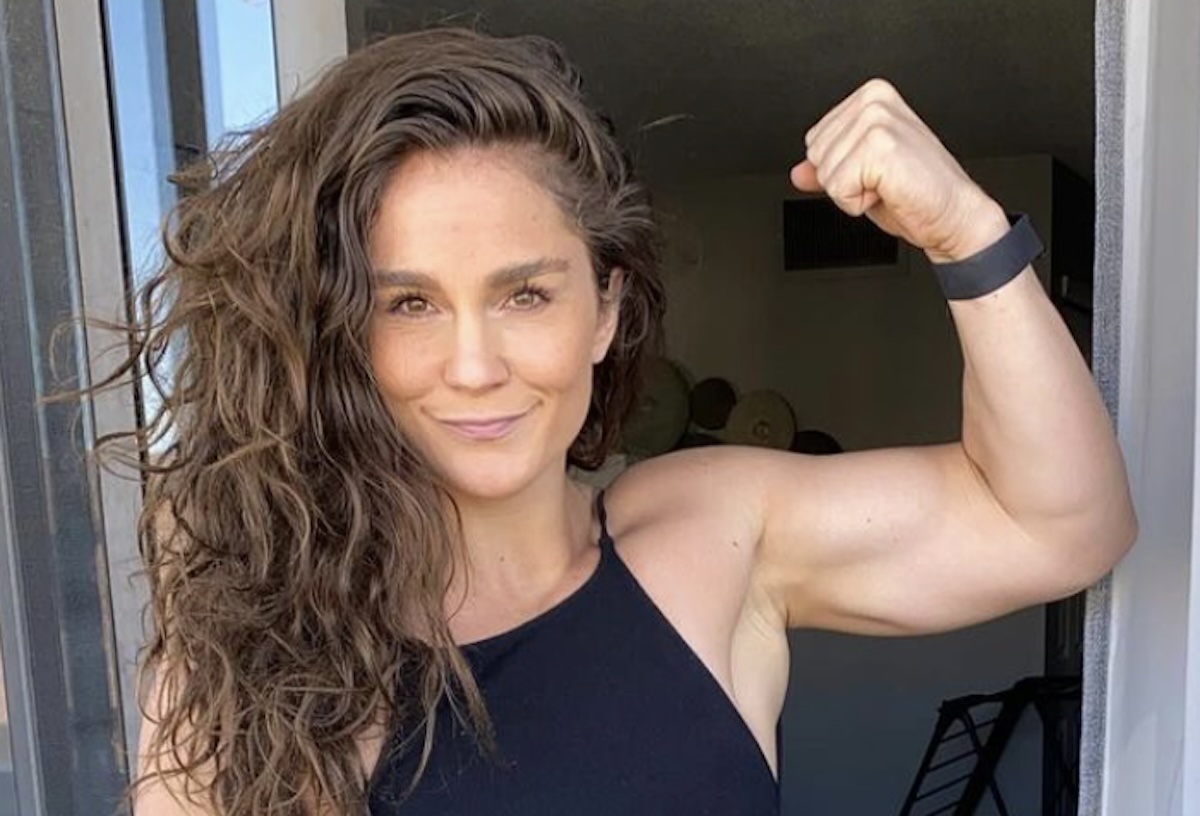 CrossFit Athlete Kelly Stone in Two-Piece Workout Gear Celebrates ...