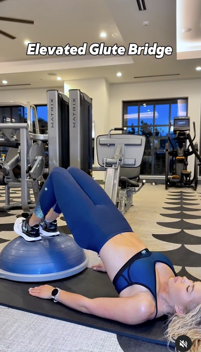 Gracie Hunt Shows Off Amazing Body Doing "Full Body Bosu Blast" — Celebwell