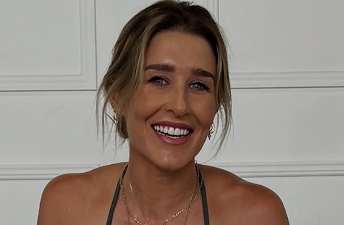 Julia Woodford Stuns in Two-Piece Workout Gear and Shares Her 5 Fitness ...